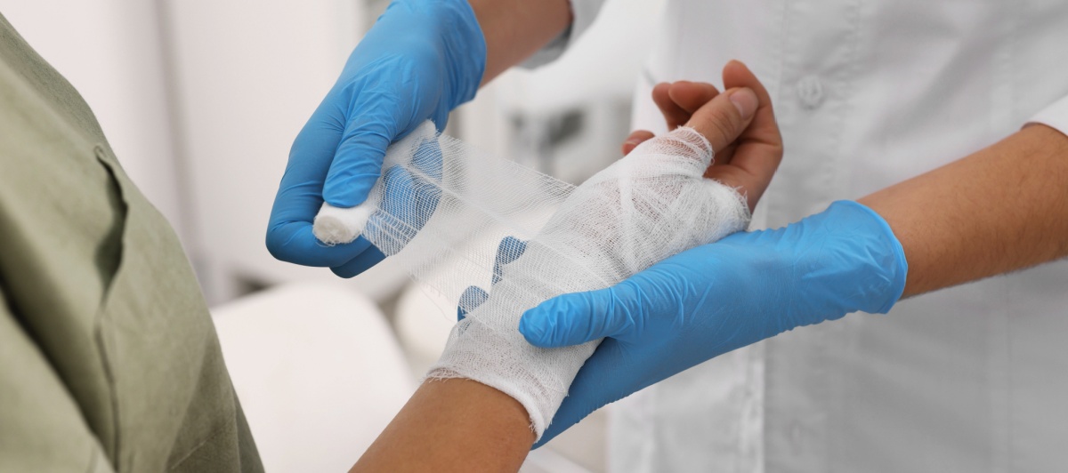 How To Treat Fingers Slammed In Door – Urgent Medical Center